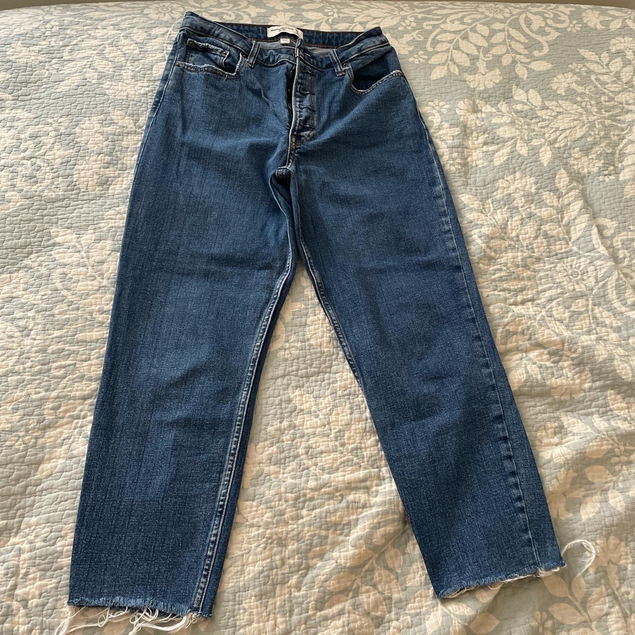 High rise mom jeans from Abercrombie and Fitch size... - Depop