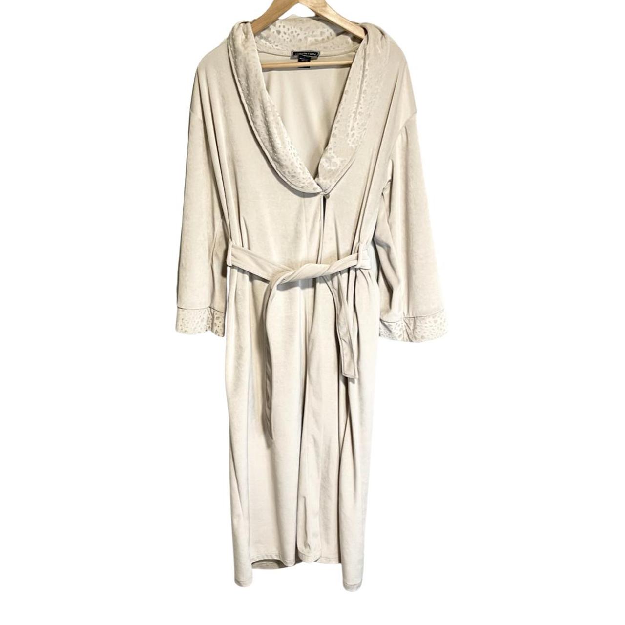 VNTG Halston Soft Bathrobe Long Cozy Thick Belted... - Depop