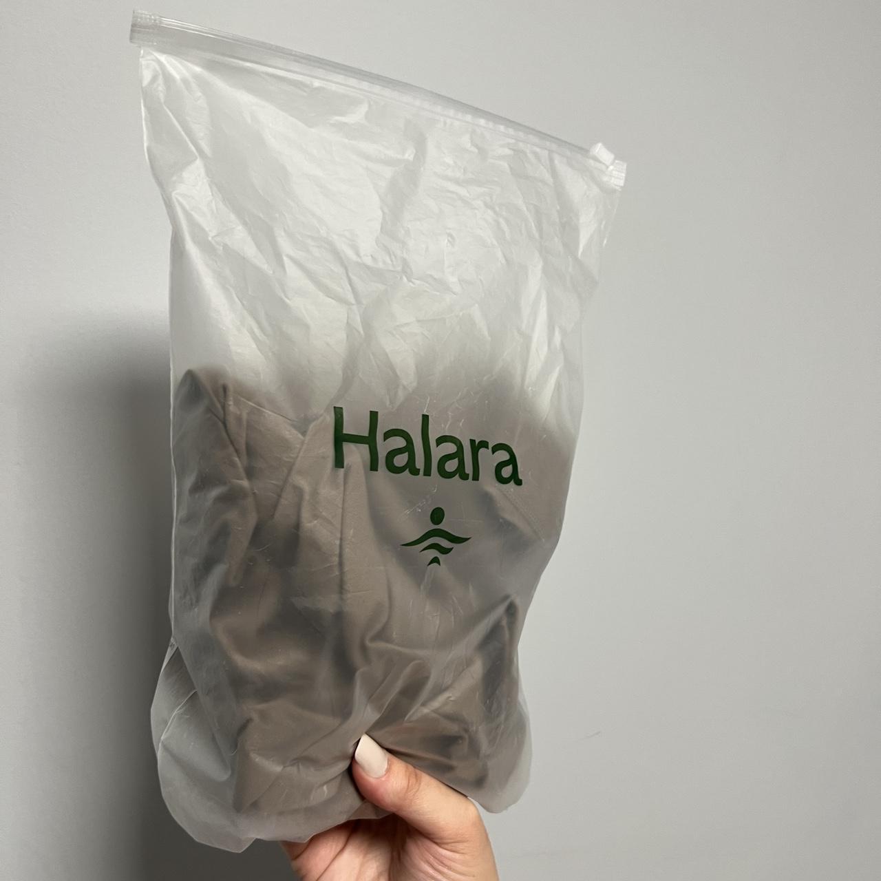 NWT Halara UltraSculpt™ SoCinched Bootcut Leggings... | Depop