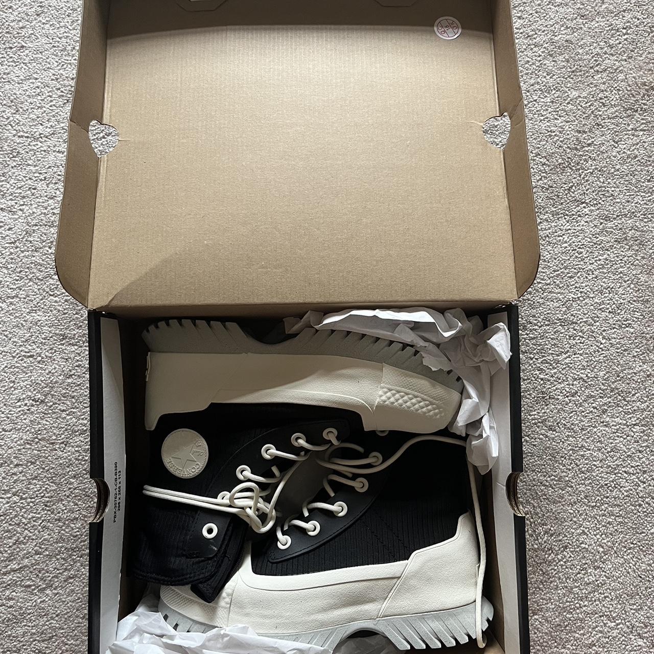 New Converse black lined winter shoes Never worn... - Depop
