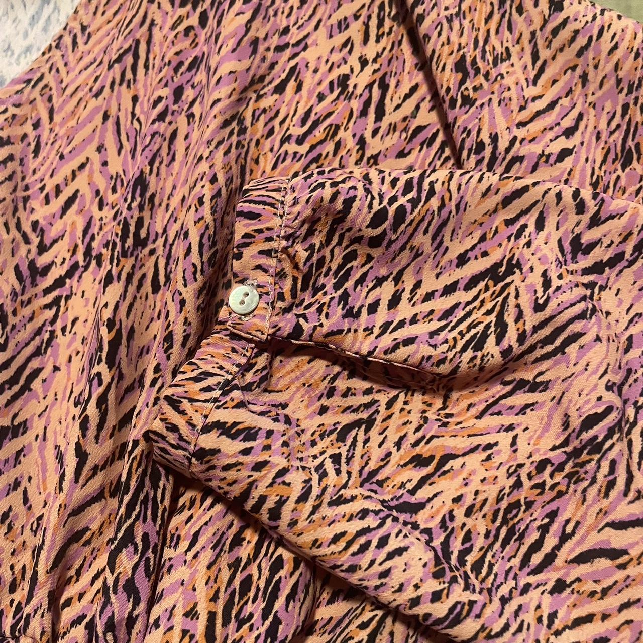 ZARA patterned orange and pink Cropped Vneck Blouse... - Depop