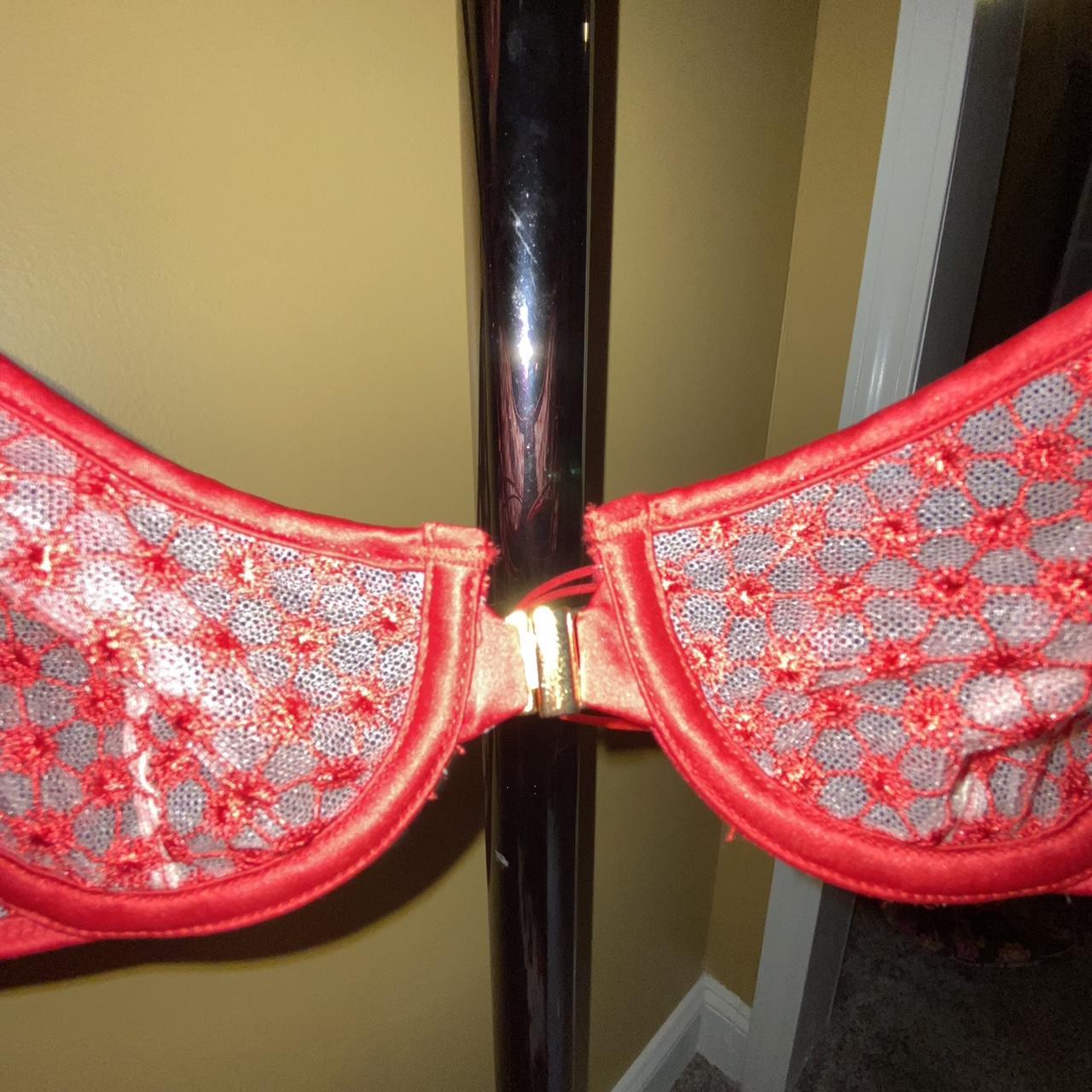 Victoria's Secret Women's Red Bra | Depop