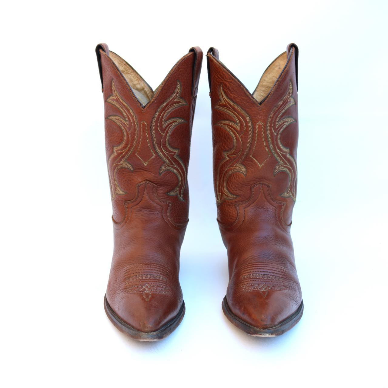 This is a pair of Justin cowboy women boots 12 inch... - Depop