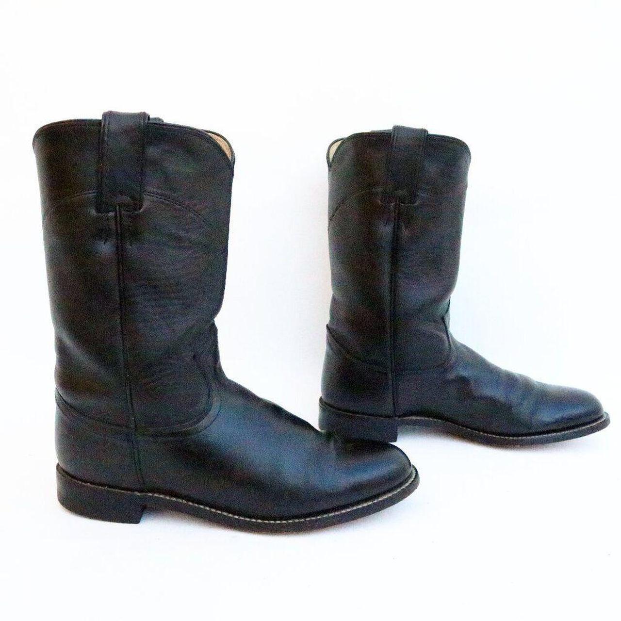 This is a pair of Justin black roper women size 6.5... - Depop