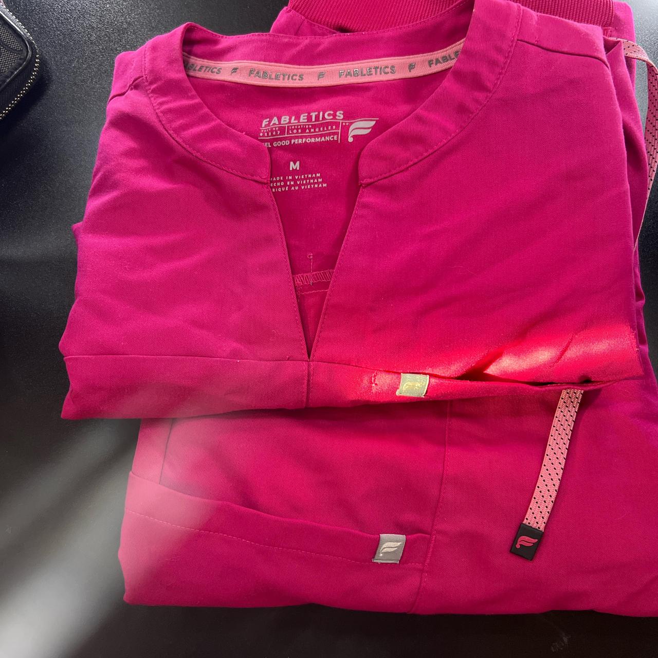 hot Pink Fabletics scrub set #fabletics (size medium) - Depop