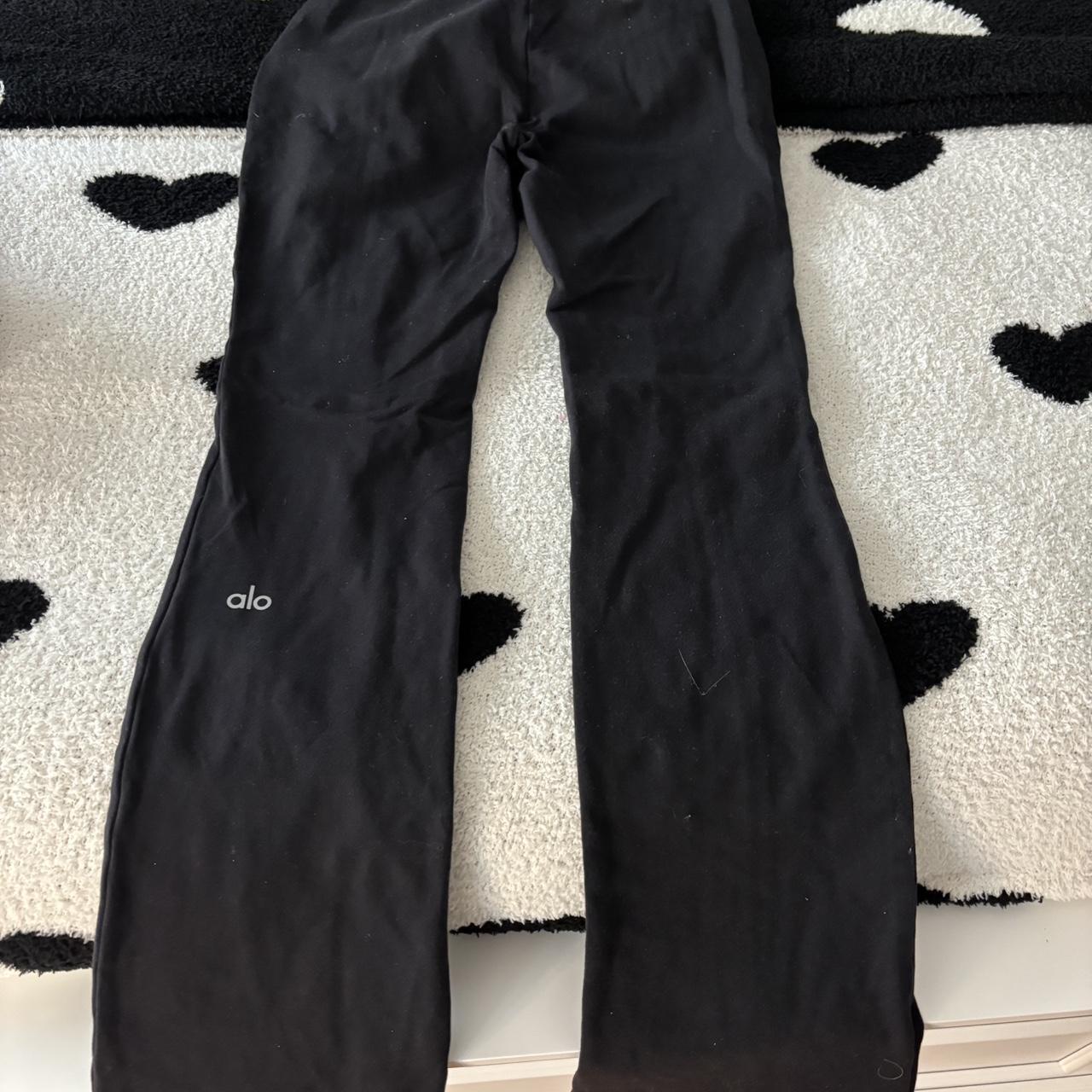 Alo yoga pants - Depop
