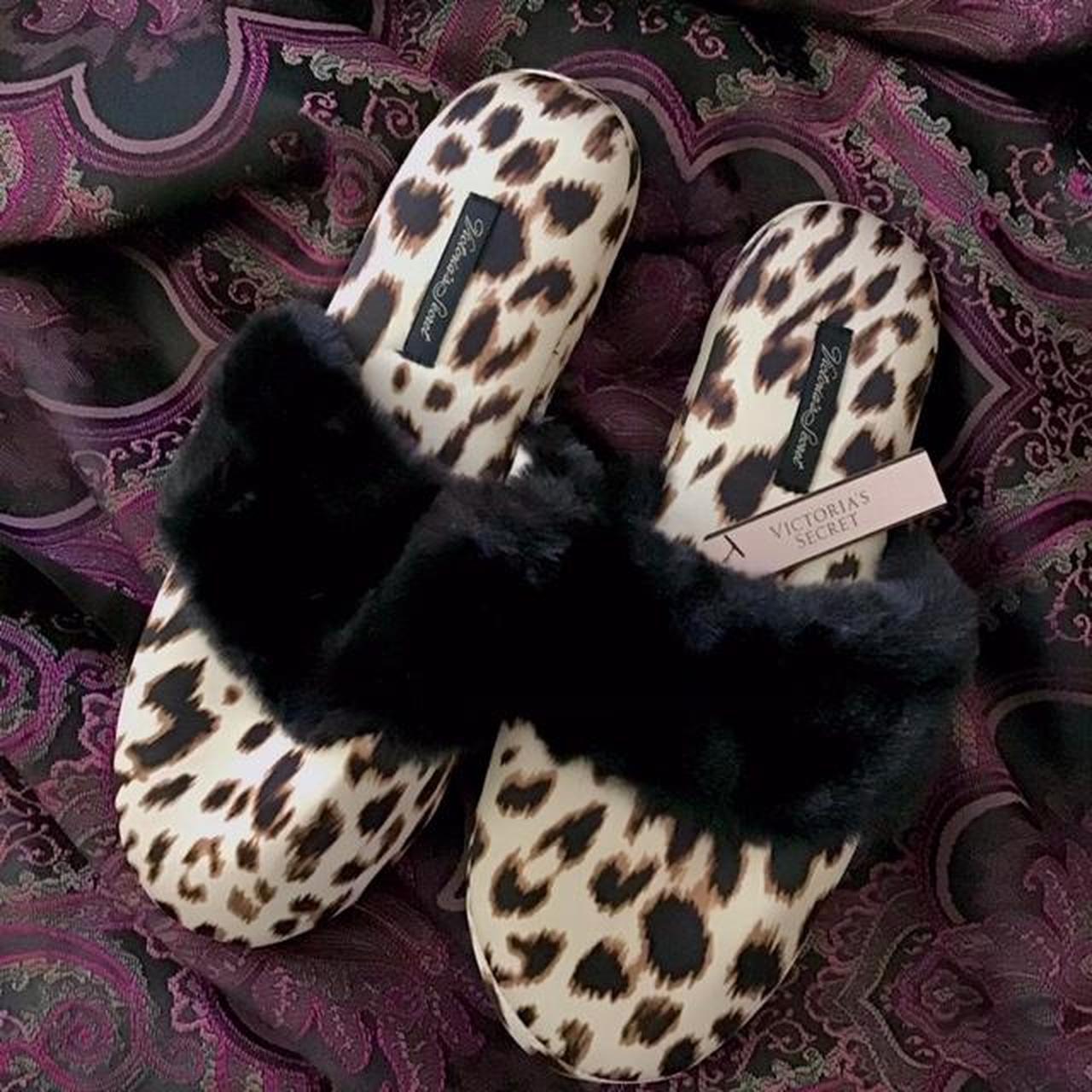 Victoria's Secret Women's Slippers | Depop