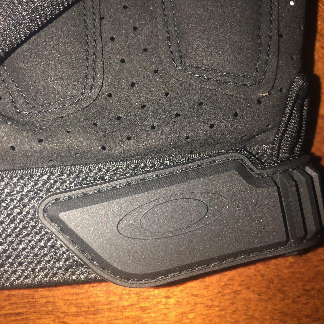 Black Oakley Gloves with touchscreen wary finger... - Depop
