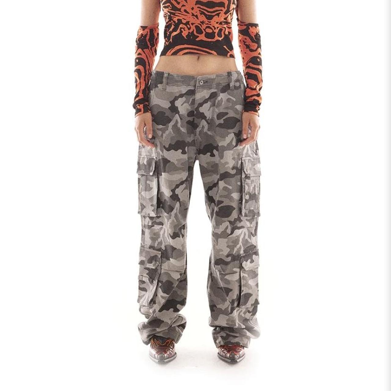 baggy low rise camouflage cargo utility pants uk... - Depop