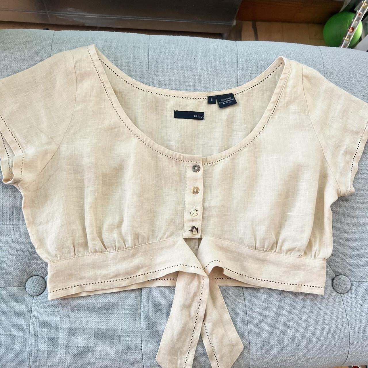 Super cute and flattering Cream color vintage crop... - Depop