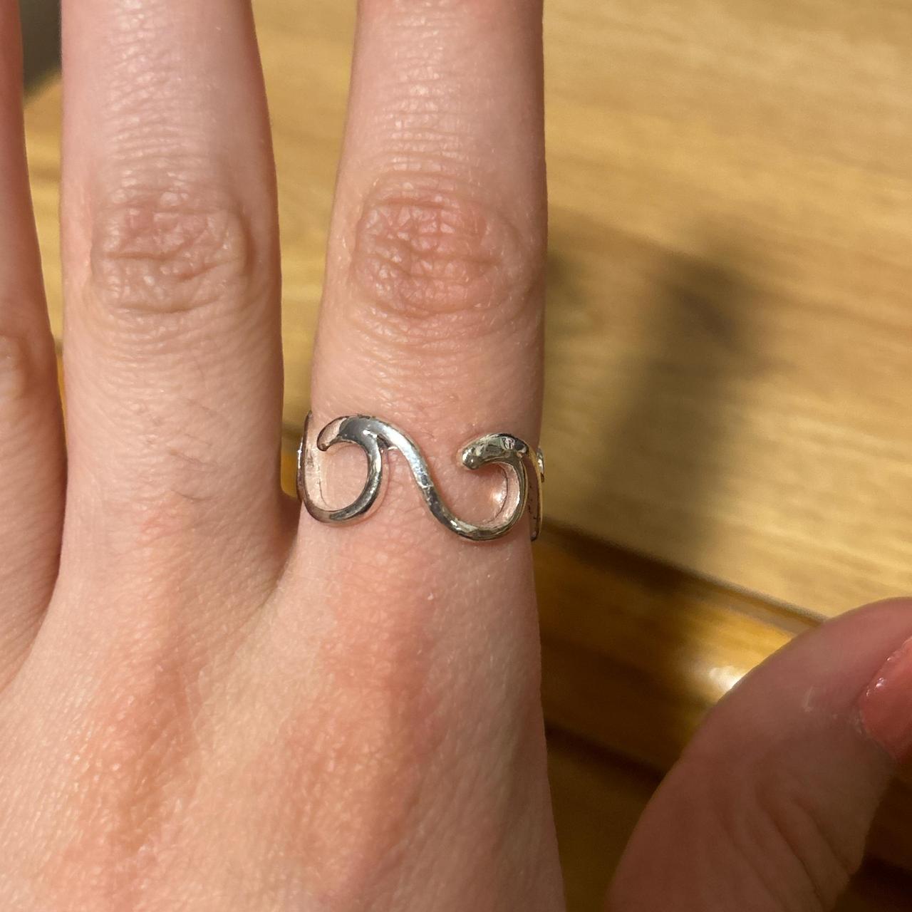 Silver pura vida wave ring Size 8 - Depop