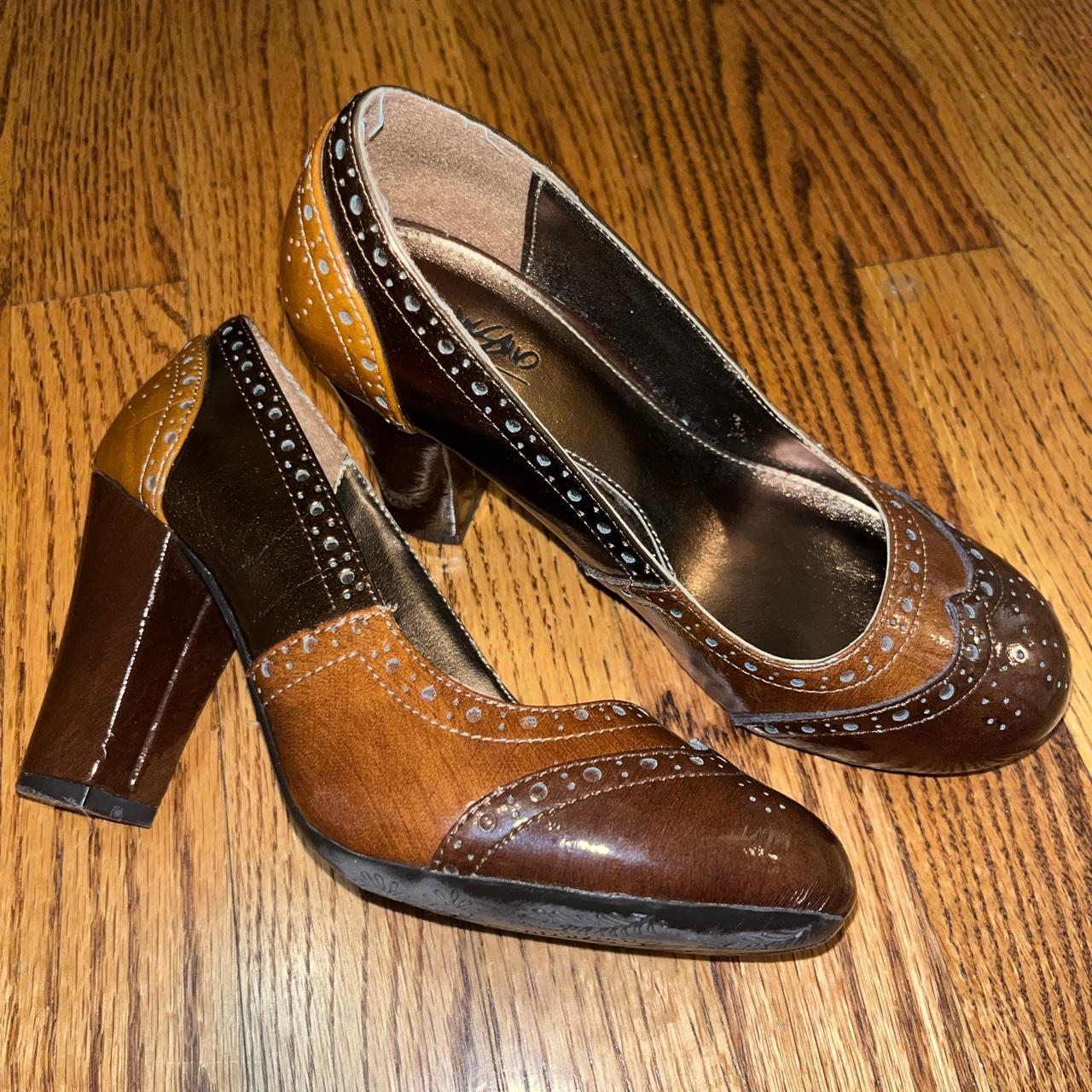 Vintage round toe brown heels - Depop