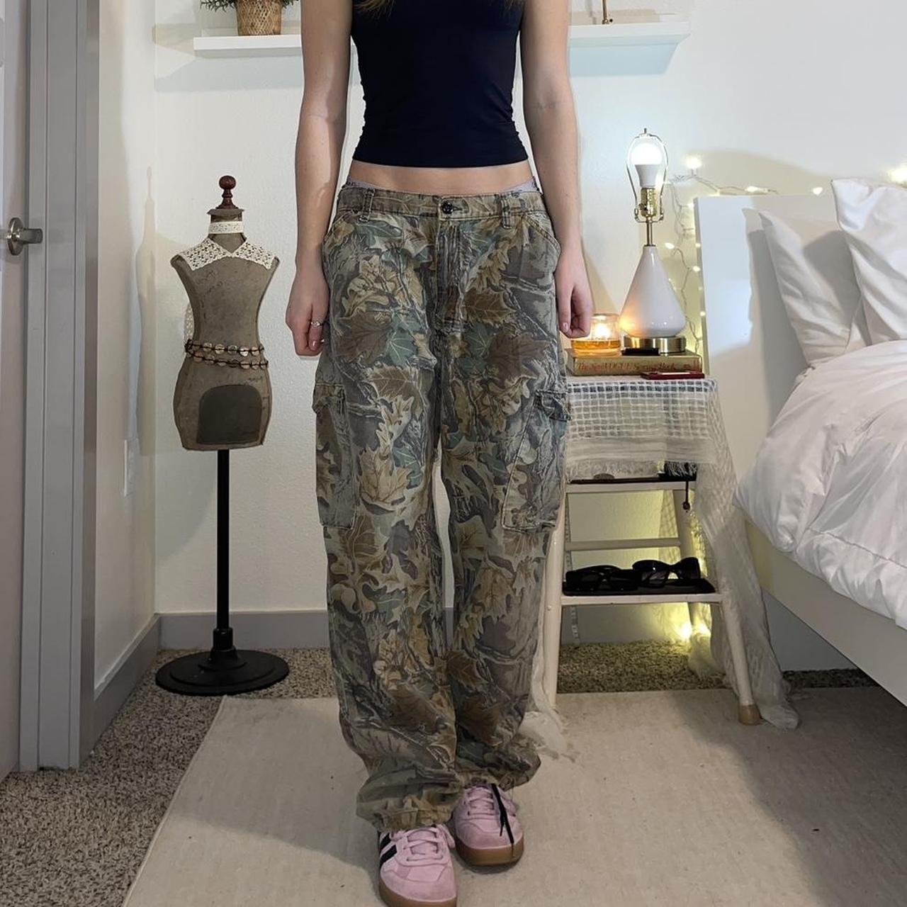 🤎Baggy Low-Rise Camo Cargo Pants ️Size- Large... - Depop