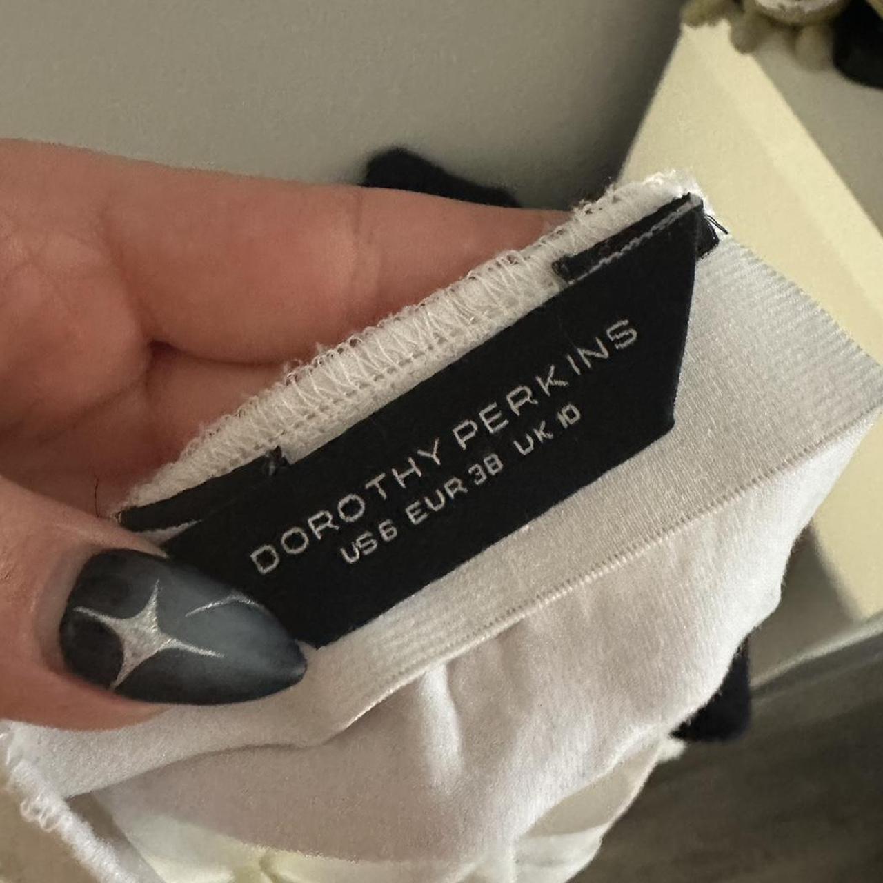 Dorothy Perkins white ruffled skirt soo gorgeous... - Depop