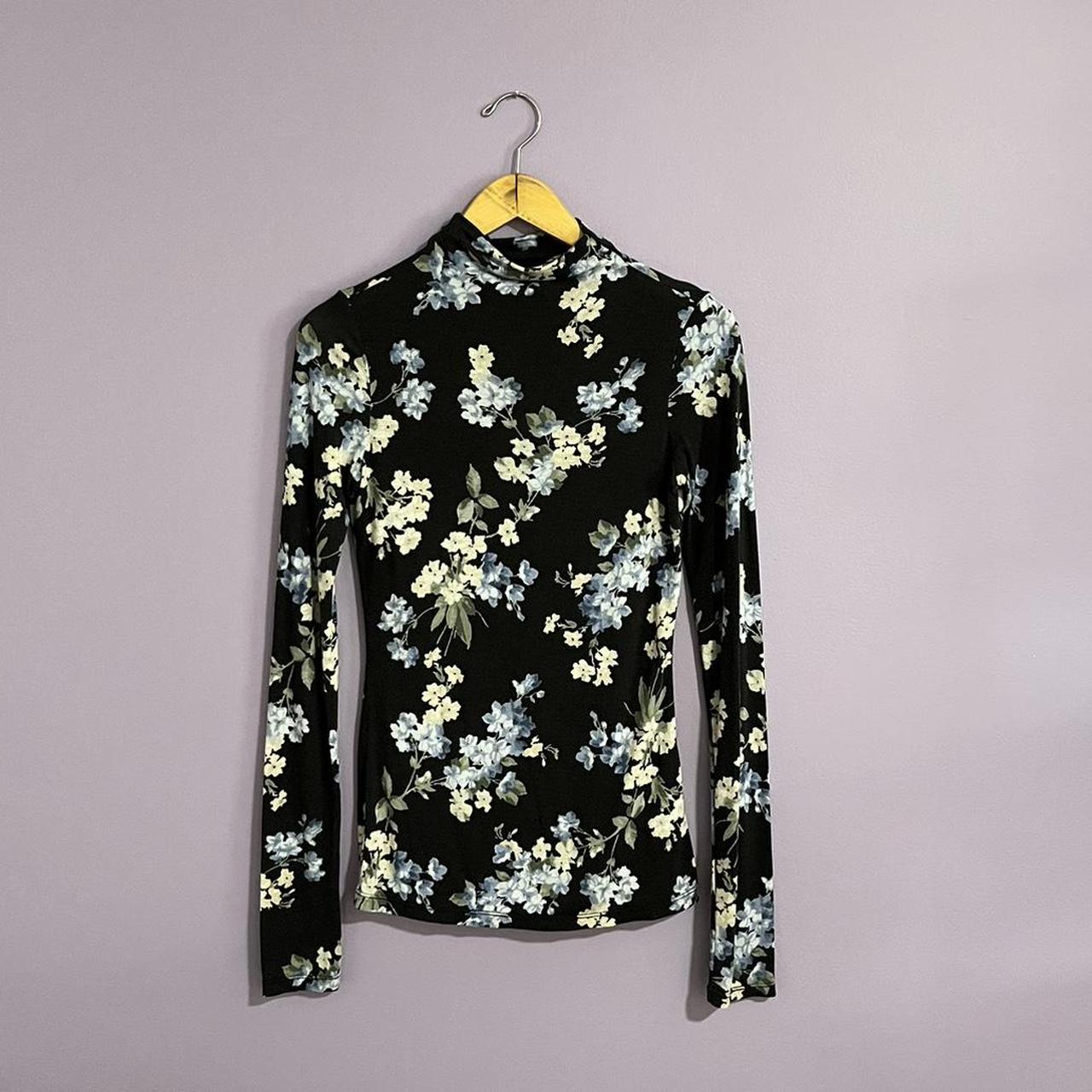 🌙h&m floral turtleneck🌙 size xs - Depop