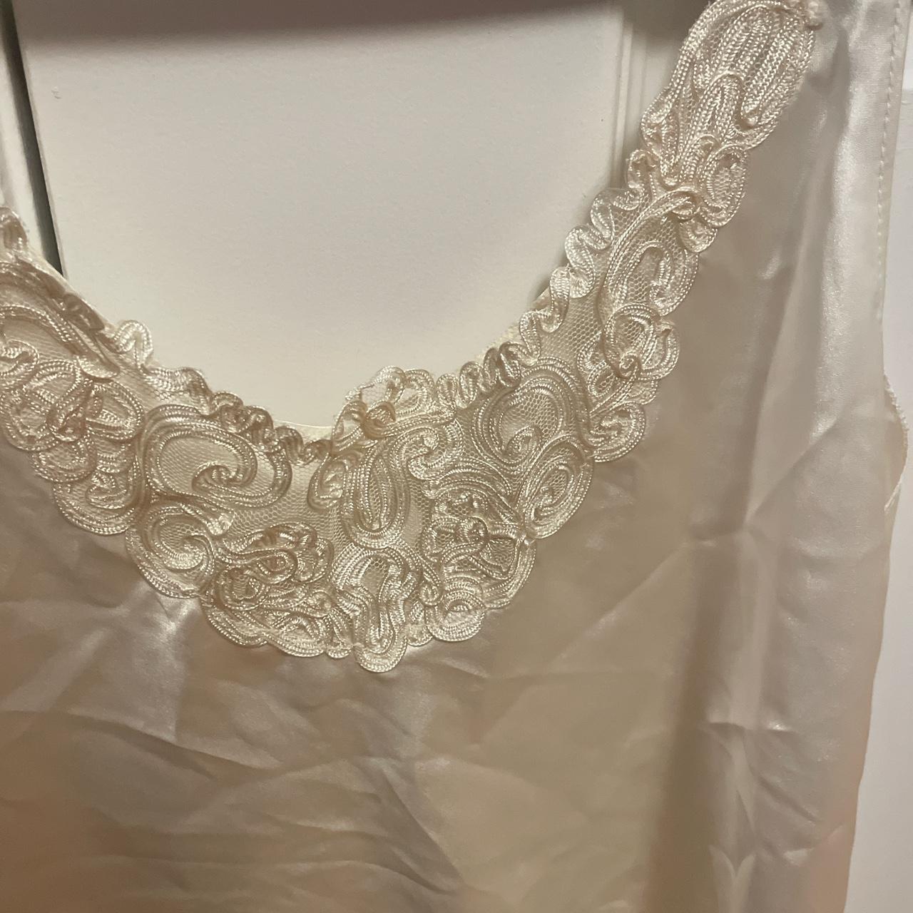 Cream colored lace flowy tank top. Fits size M-L - Depop