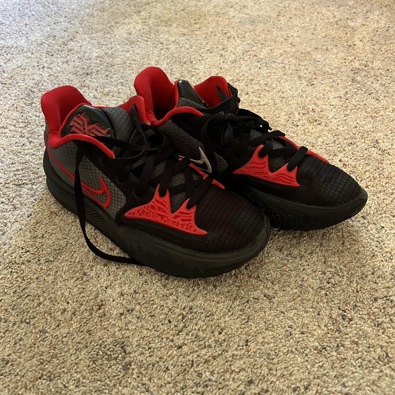 Nike Men's Black and Red Trainers | Depop