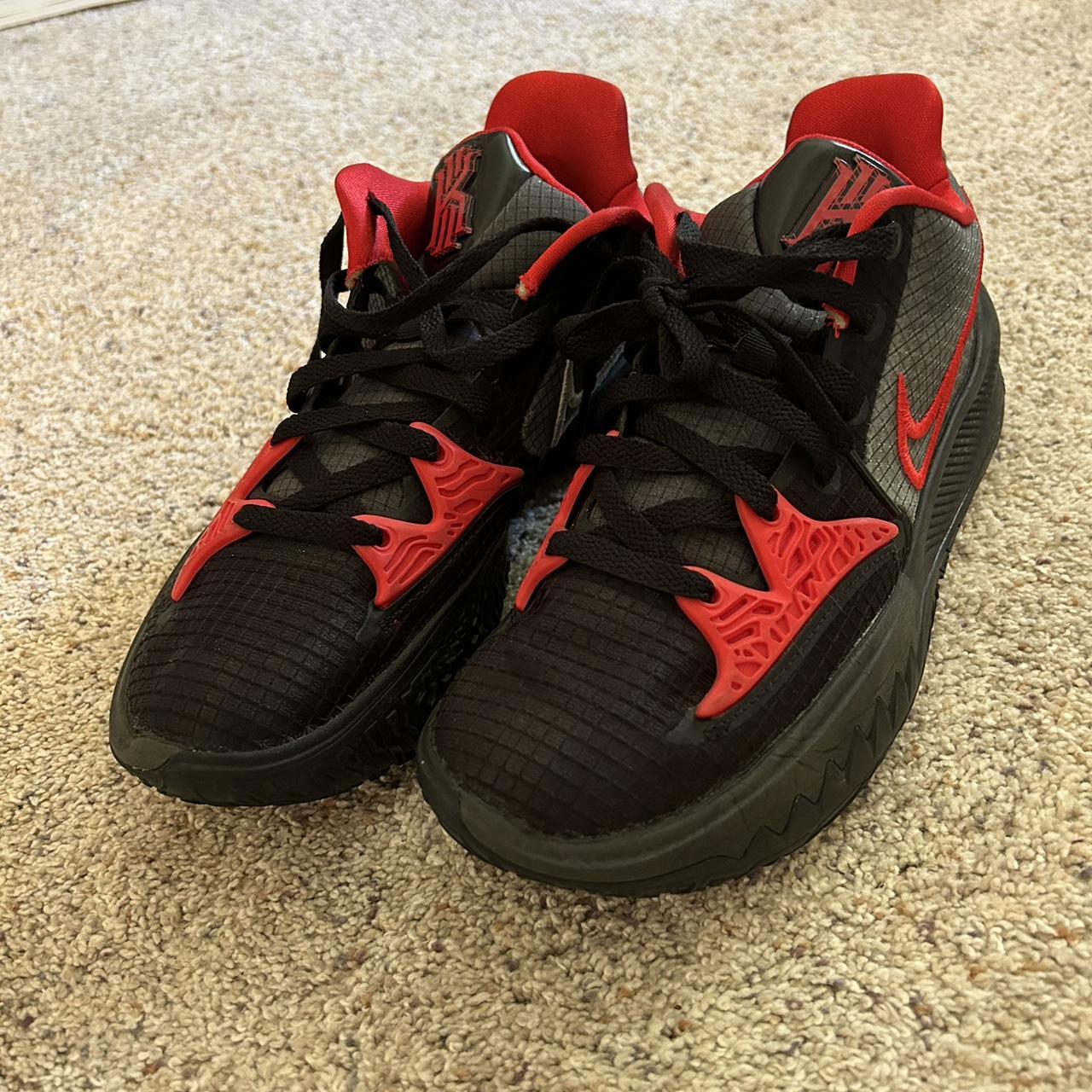 Nike Men's Black and Red Trainers | Depop