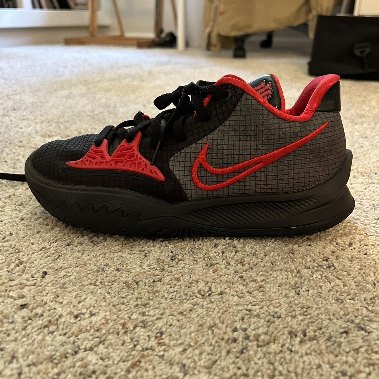 Nike Men's Black and Red Trainers | Depop