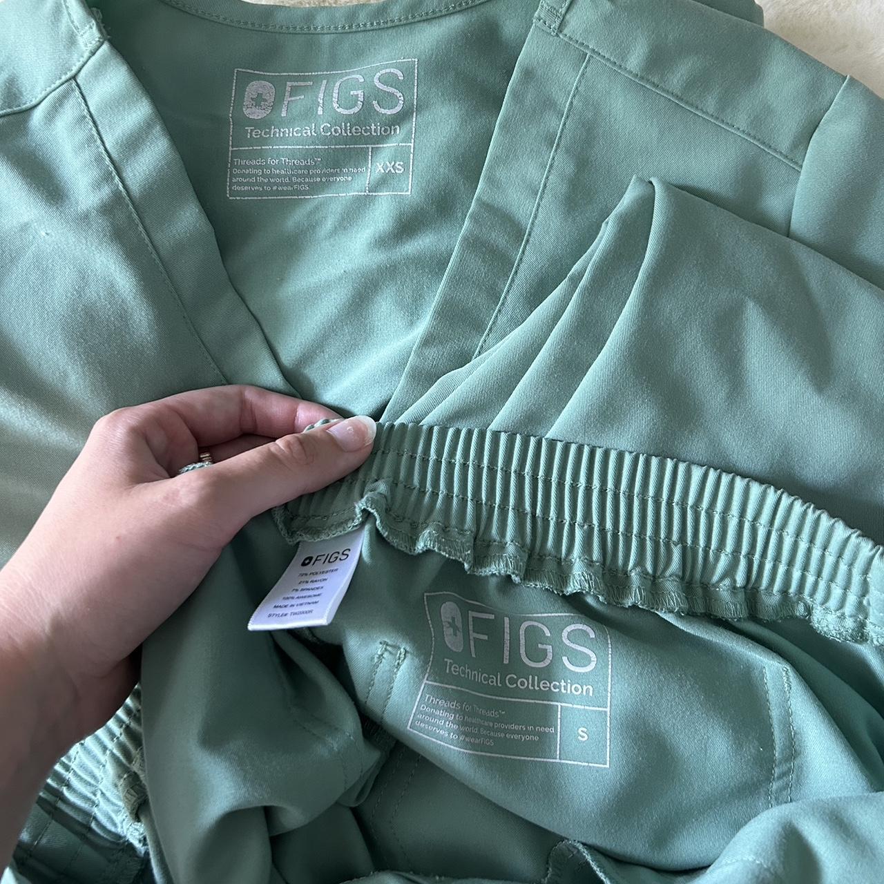 Please read for sizing! Figs scrubs! Top size is xxs... - Depop
