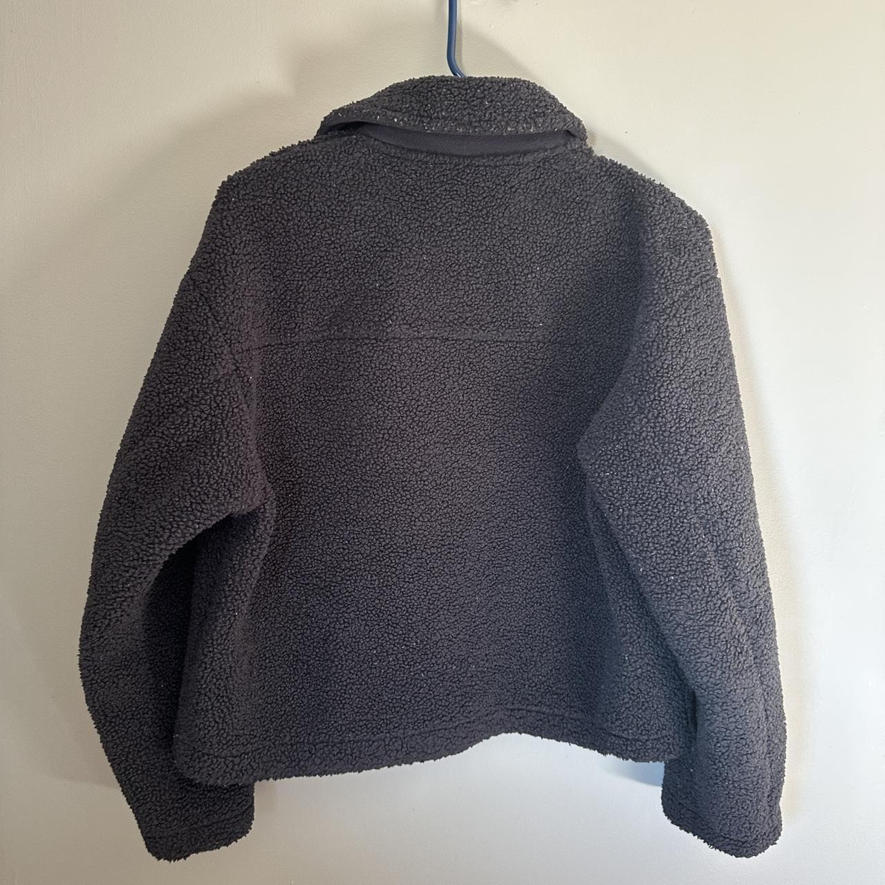 uniqlo charcoal grey sherpa it has a boxy crop fit.... - Depop