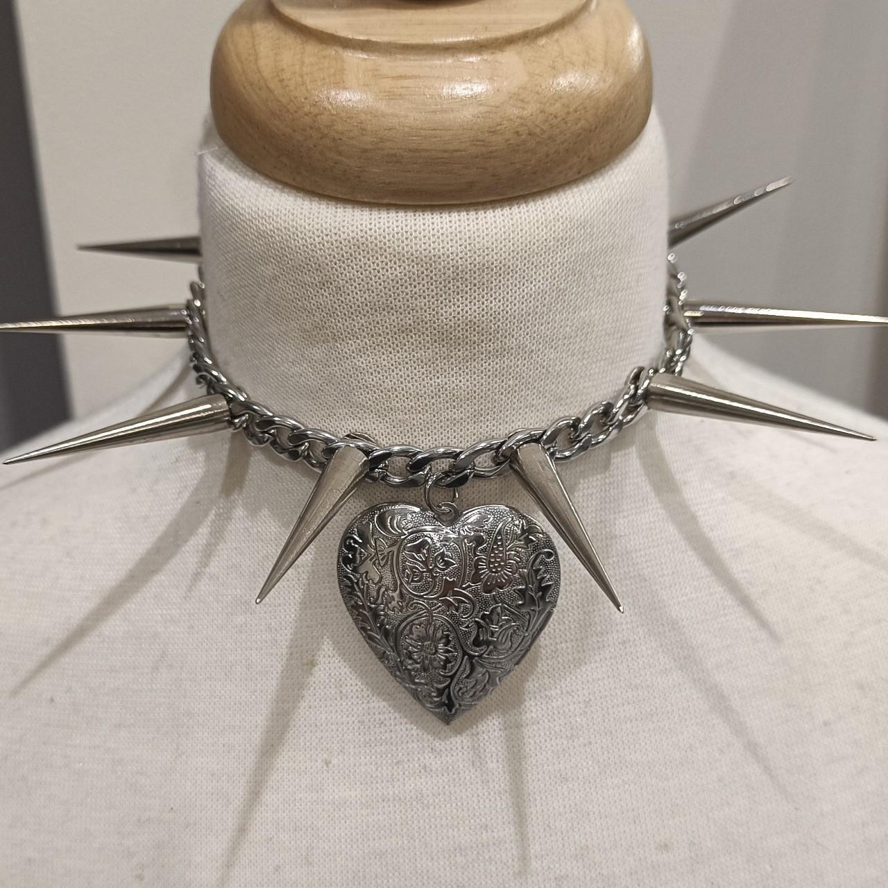 THE ICONIC 'STUDDED HEART 'CHOKER COMPRISED OF FLAT... - Depop