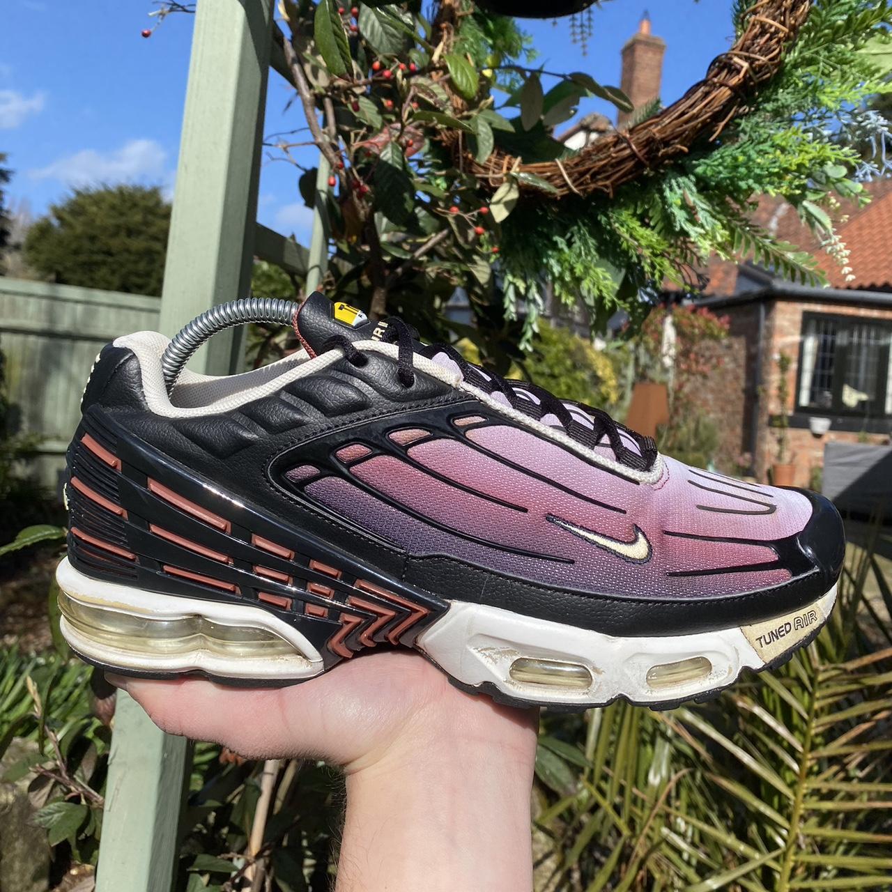 Nike Men's Red and Black Trainers | Depop