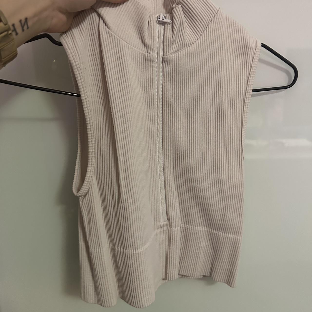 White top Small size Fits 6-8 - Depop