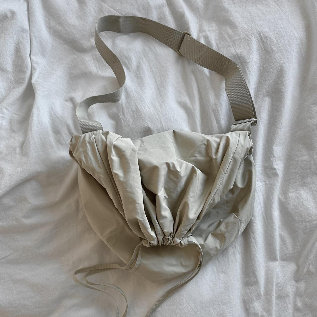 uniqlo drawstring bag fit: shoulder... - Depop