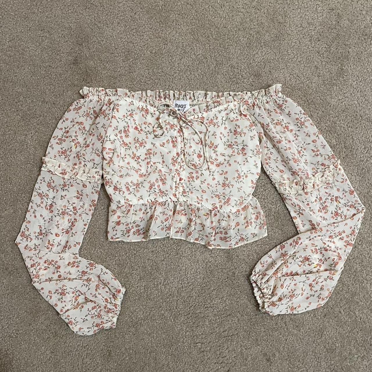Super cute floral cropped top size 2 fits a small... - Depop