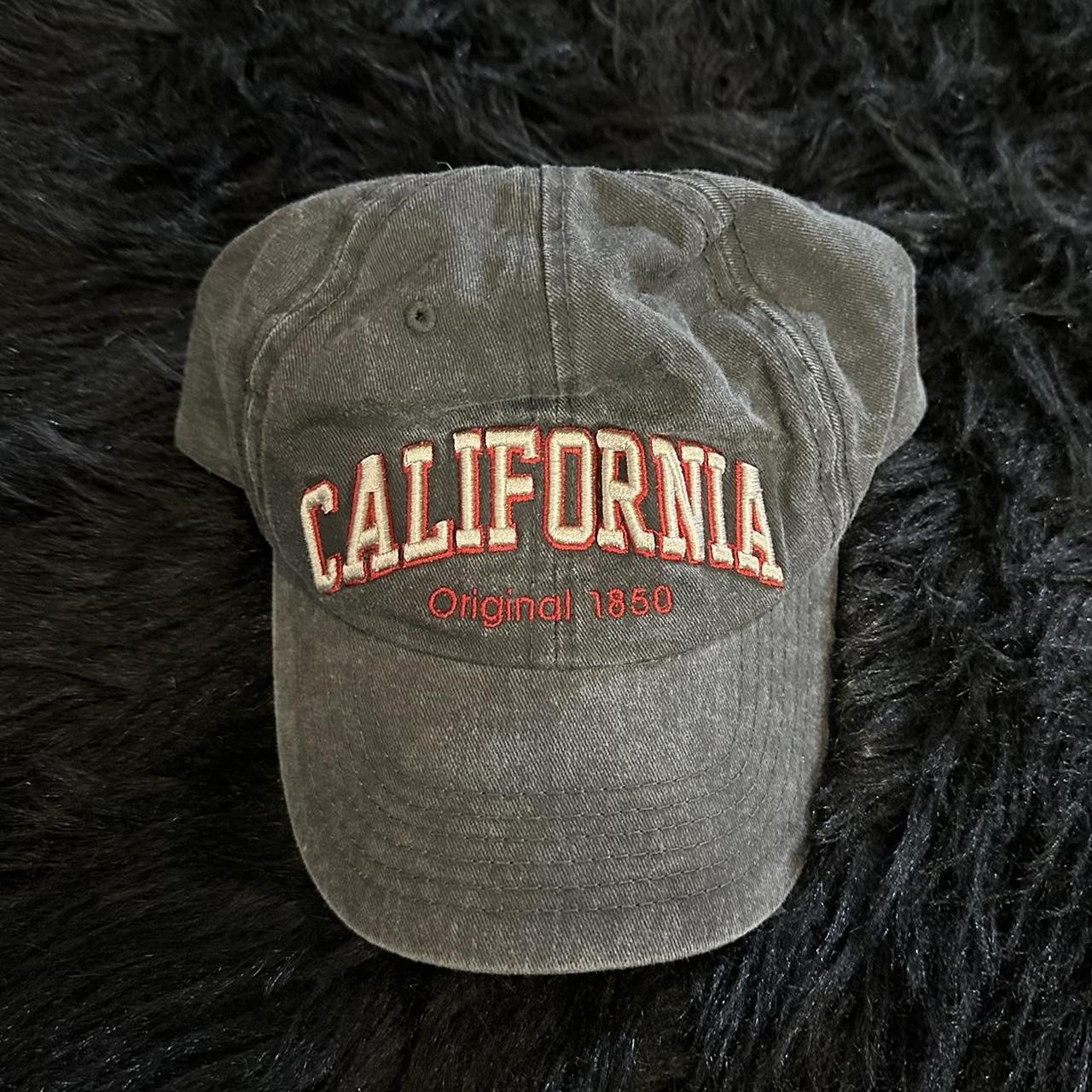 california baseball hat !! grey and adjustable 🤍 - Depop
