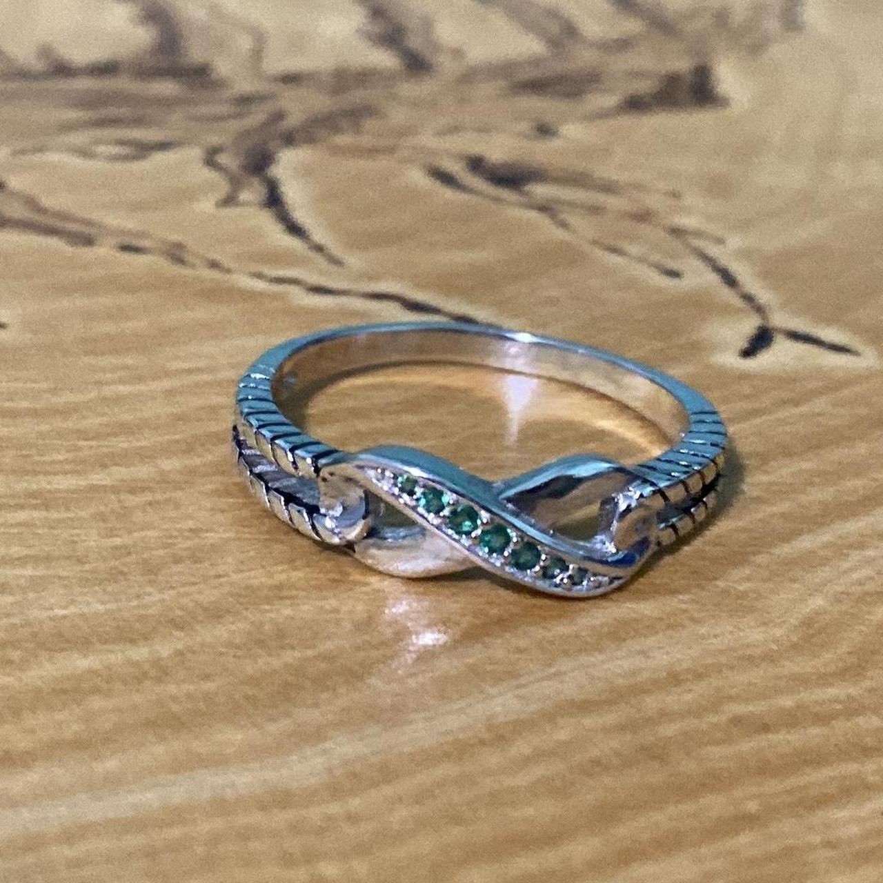 Gorgeous simulated emerald infinity ring Size... - Depop