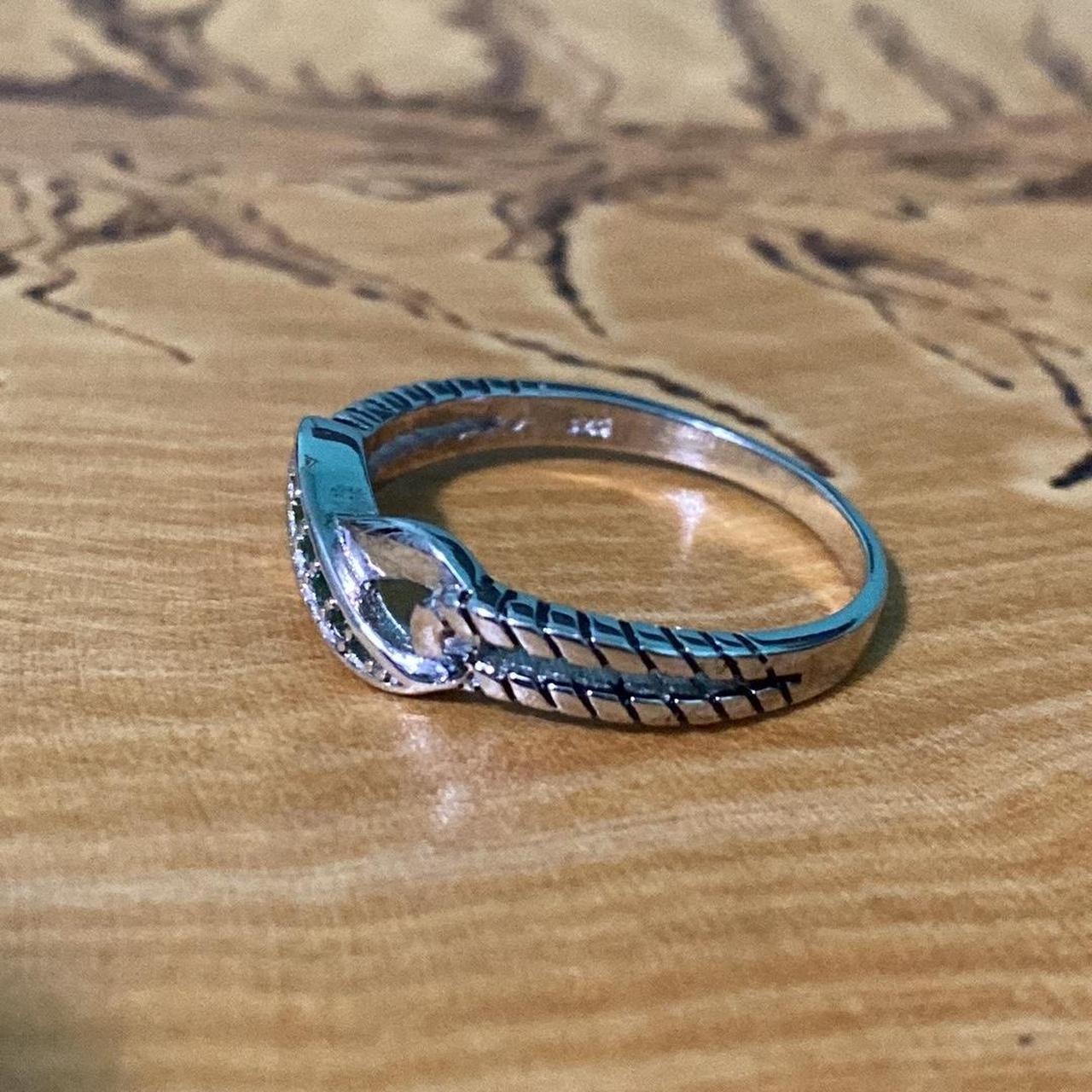 Gorgeous simulated emerald infinity ring Size... - Depop