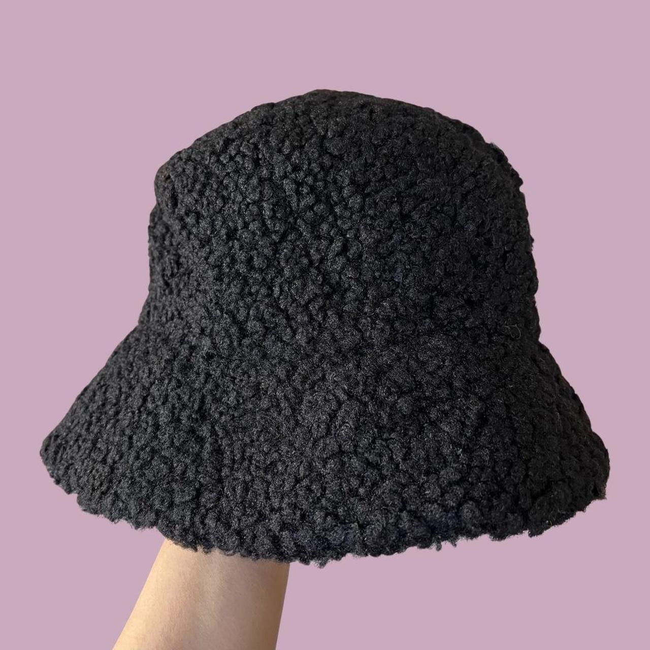 Sherpa style bucket hat - Depop