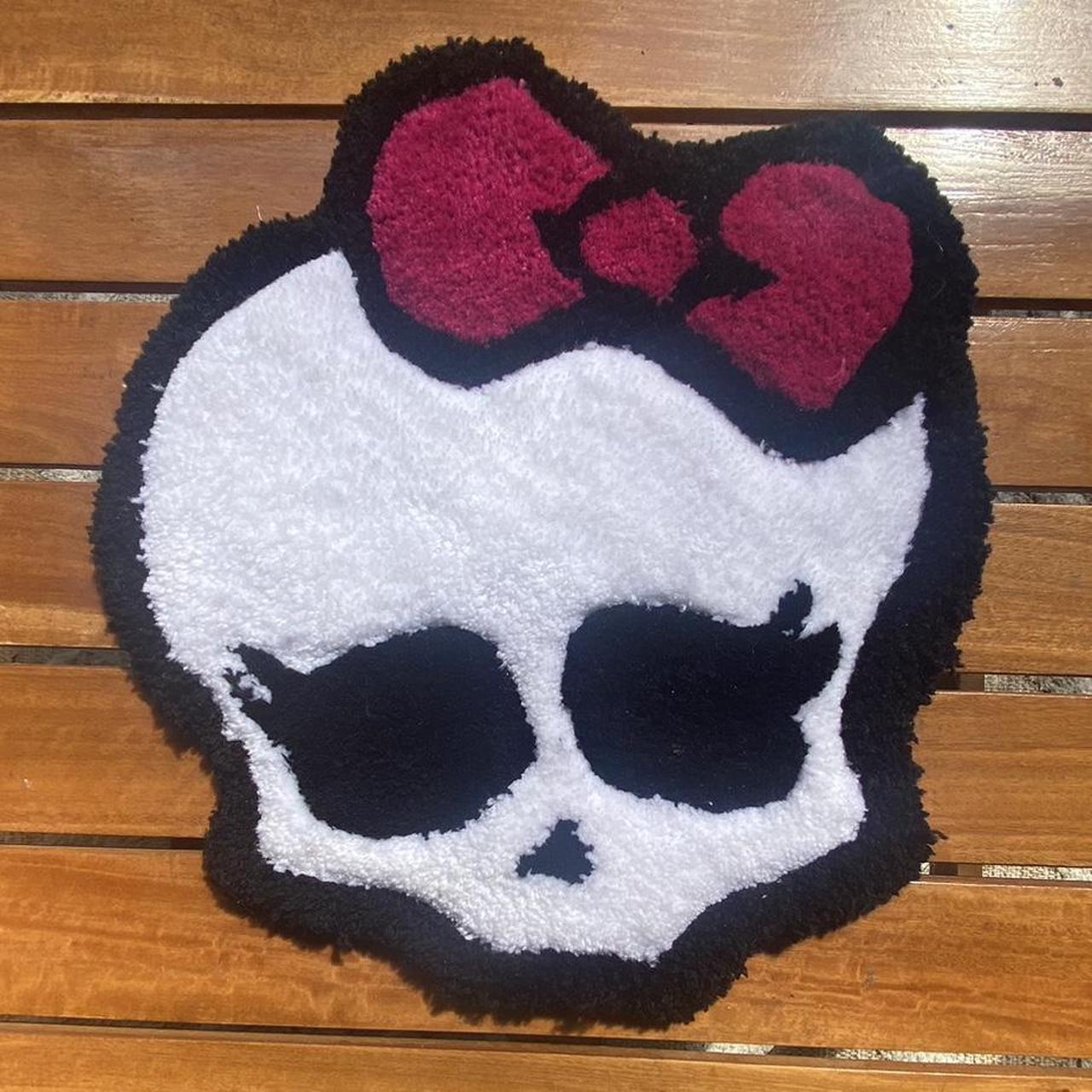 HAND TUFTED RUG - MONSTER HIGH SKULL * 38cm X... - Depop