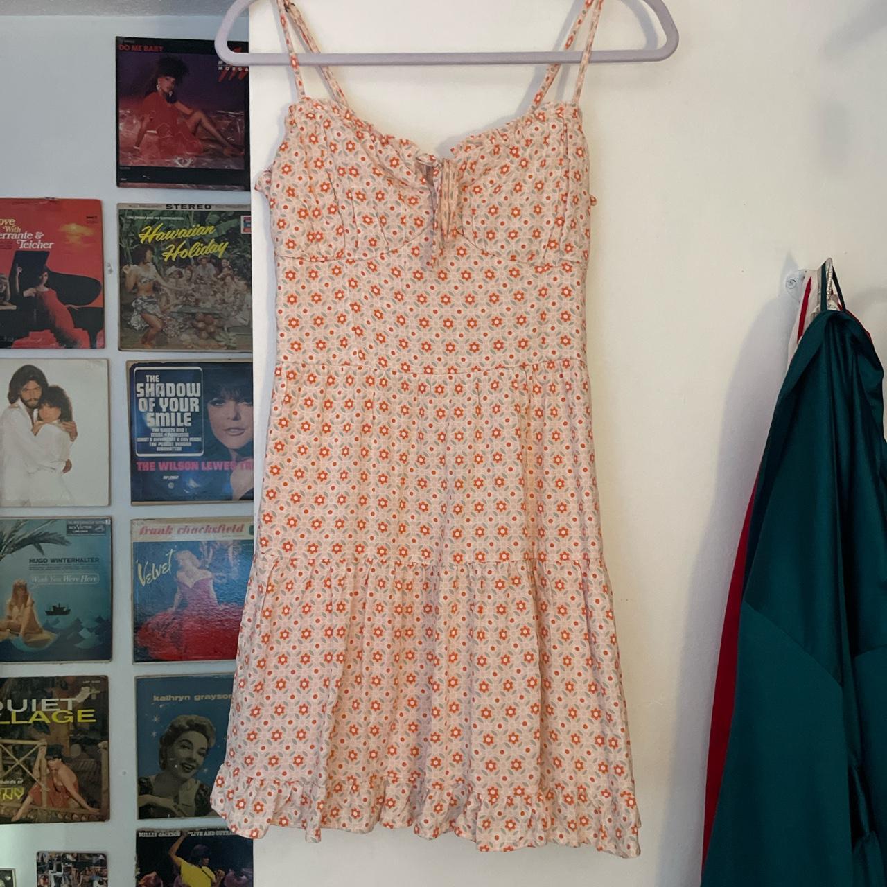 Super cute Hollister mini dress in a size small.... - Depop