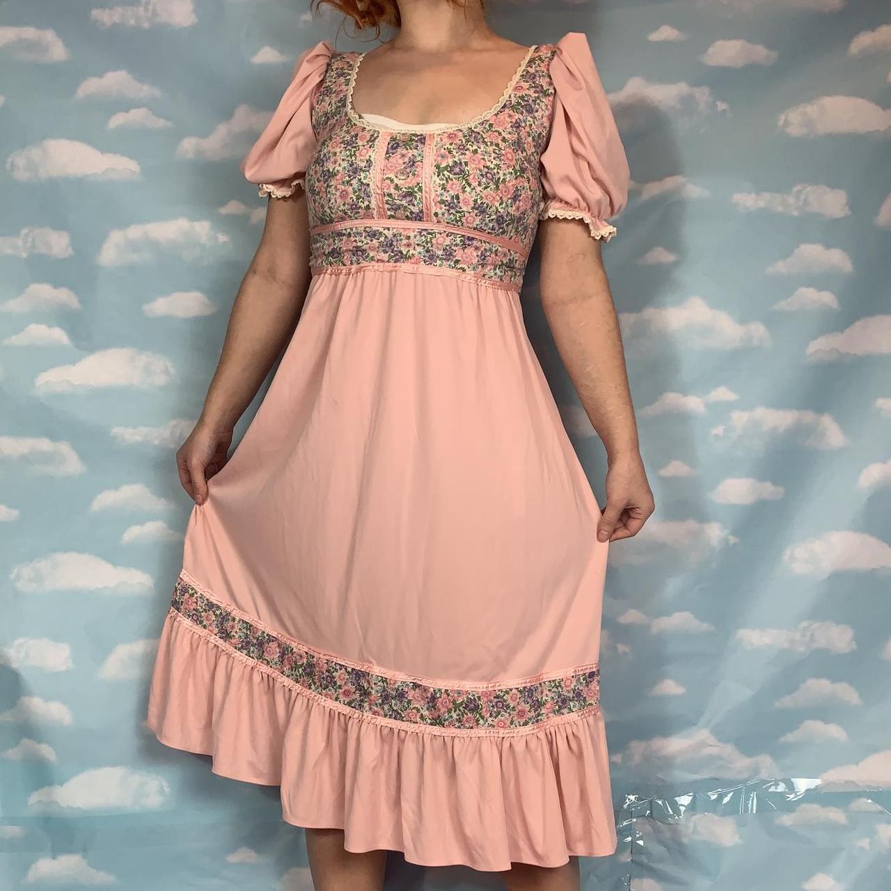 Beautifulll 1970s prairie dress with dainty floral... - Depop