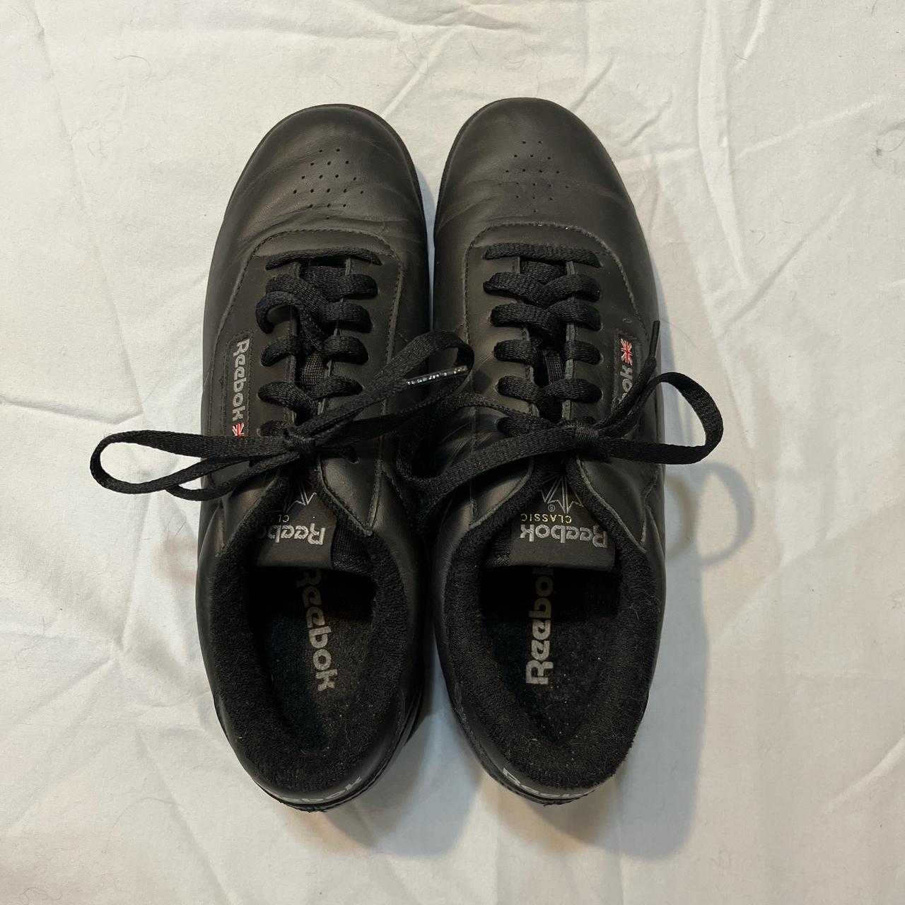 size 9.5 women's black reeboks! lightly worn by my... | Depop