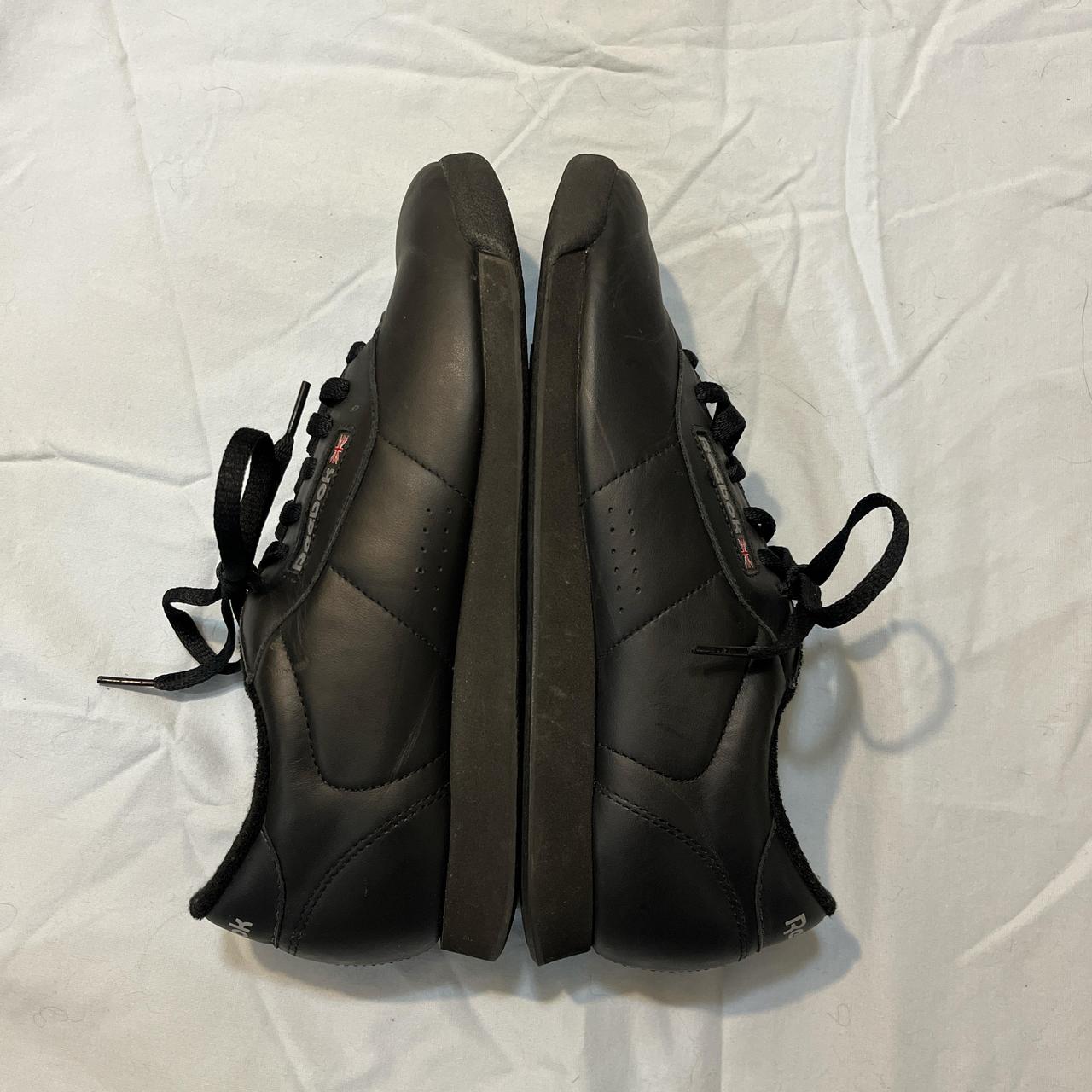 size 9.5 women's black reeboks! lightly worn by my... | Depop