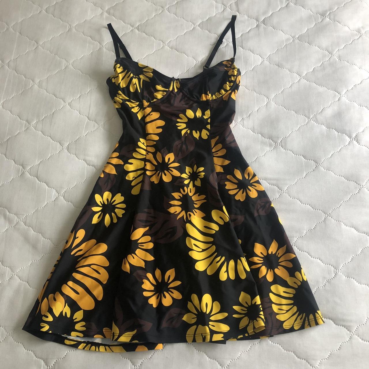 Delia’s sunflower dress🌻 Stretchy material with... - Depop