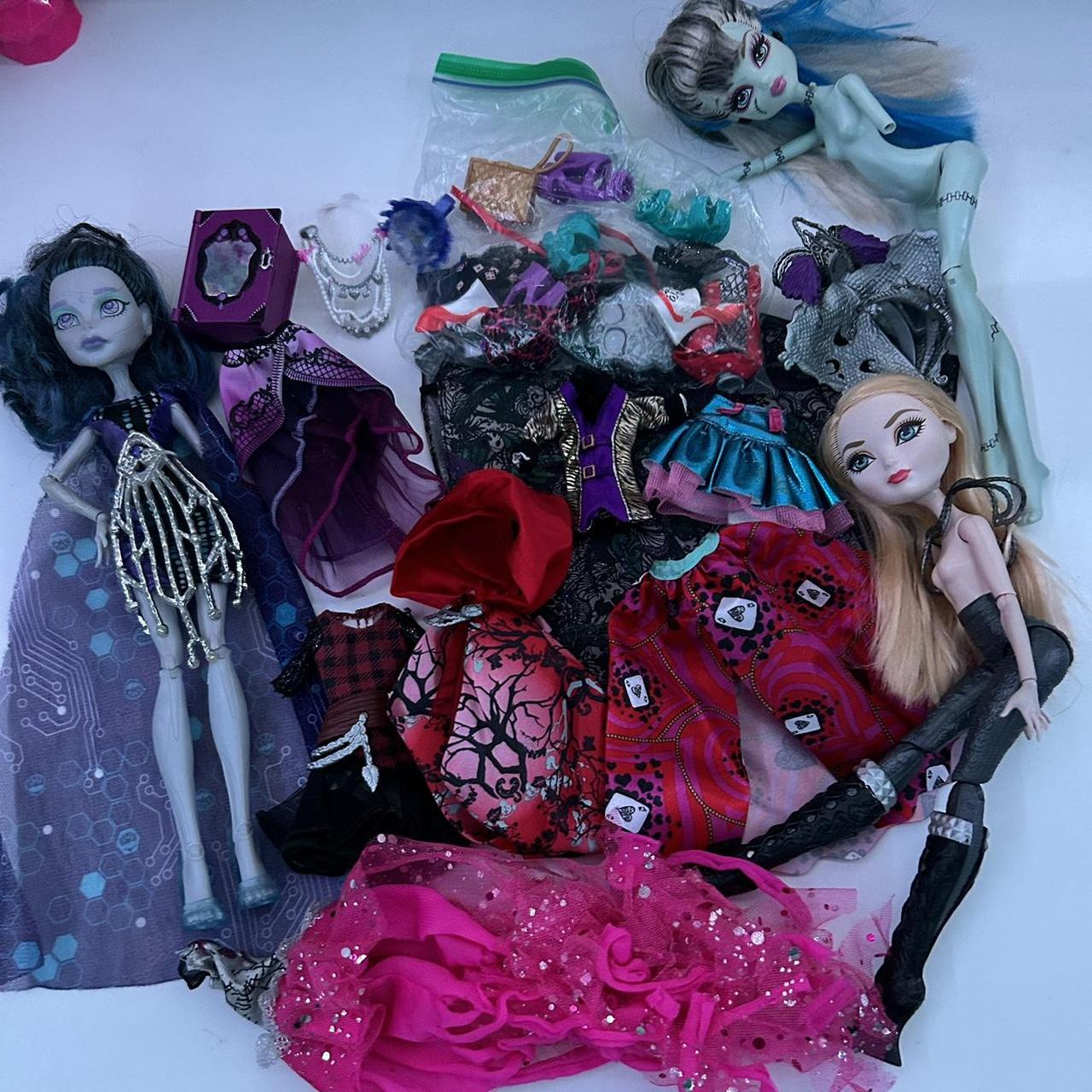 DOLL LOT!! This doll/ doll accessory lot contains... - Depop