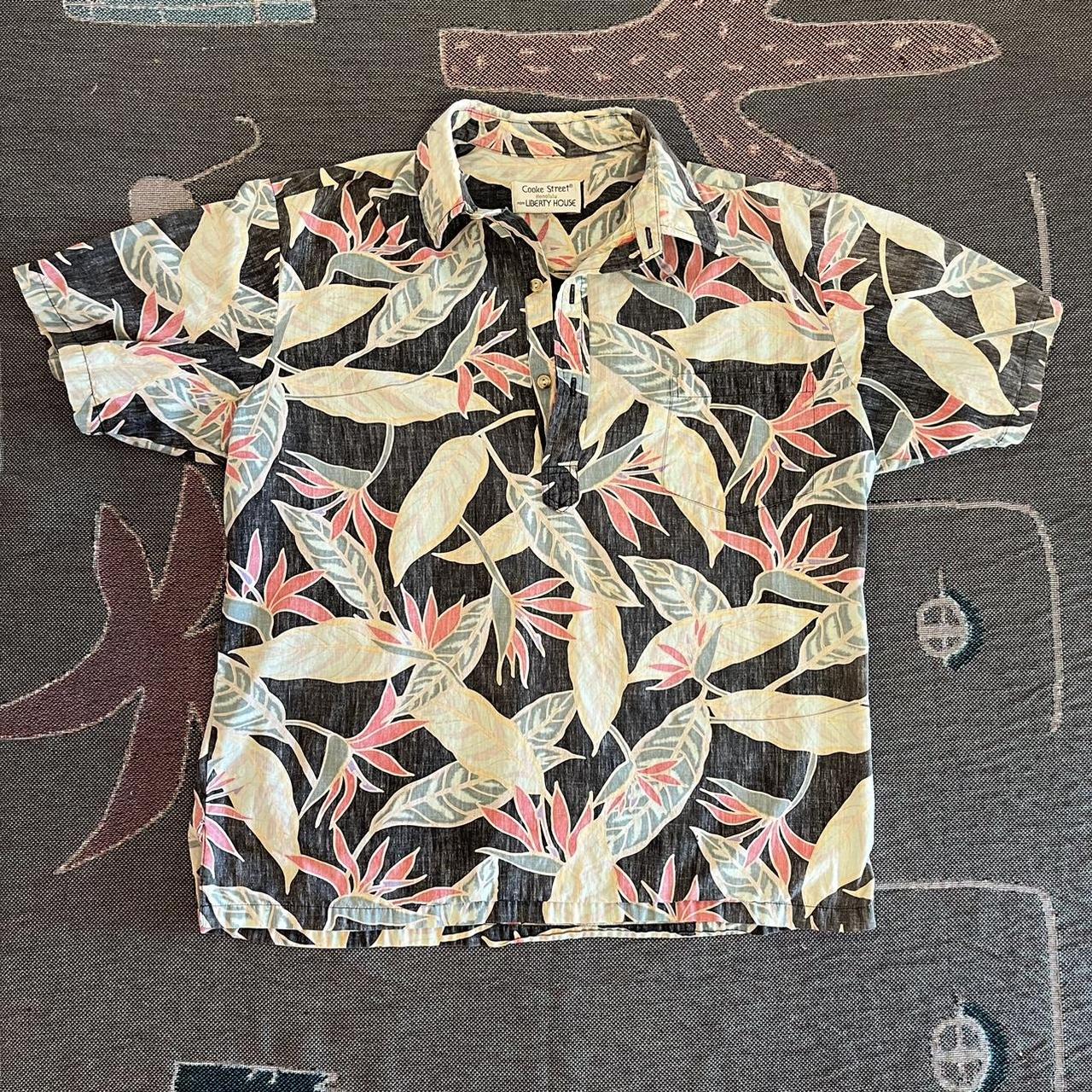 Vintage Hawaiian Polo Style button up shirt size... - Depop