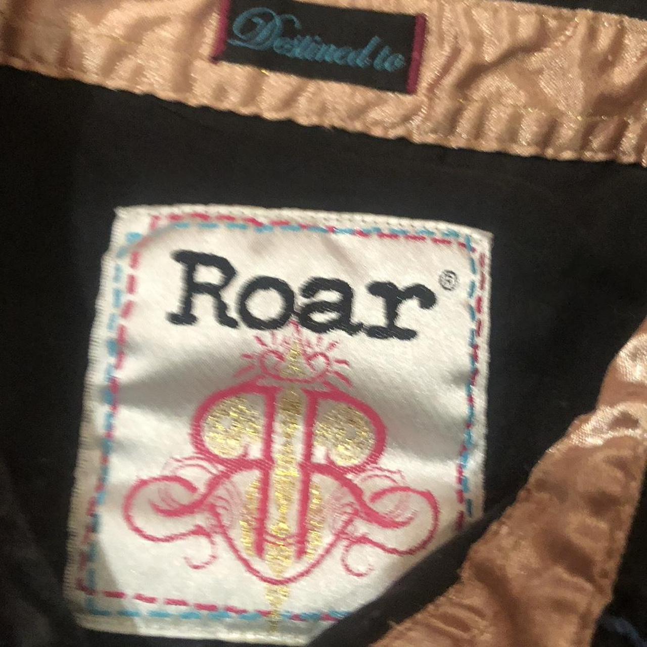 Roar button up with golf interior threaded design on... - Depop