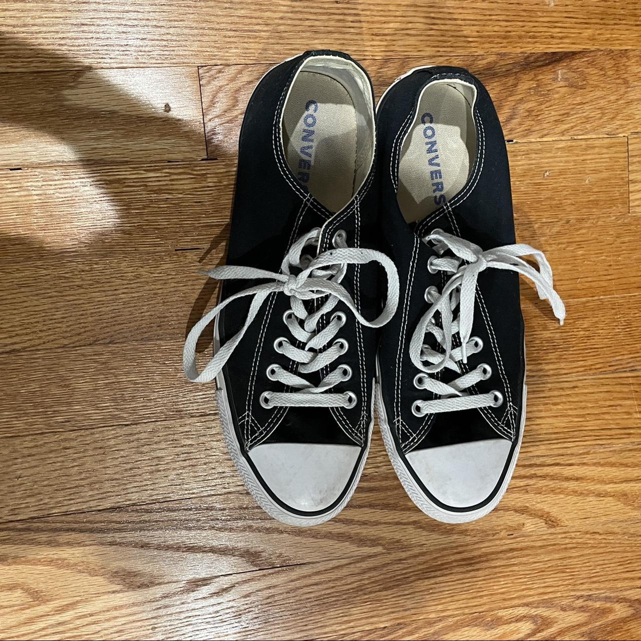 low converse just need a little cleaning it’s in... - Depop