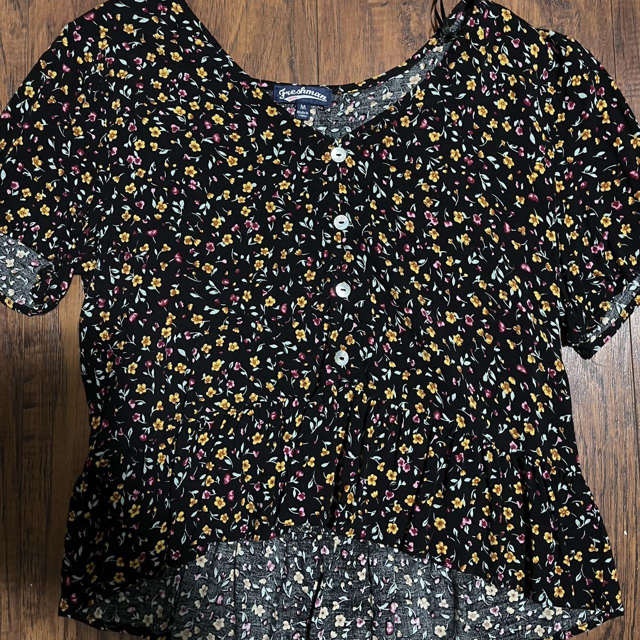 Floral semi cropped top - Depop