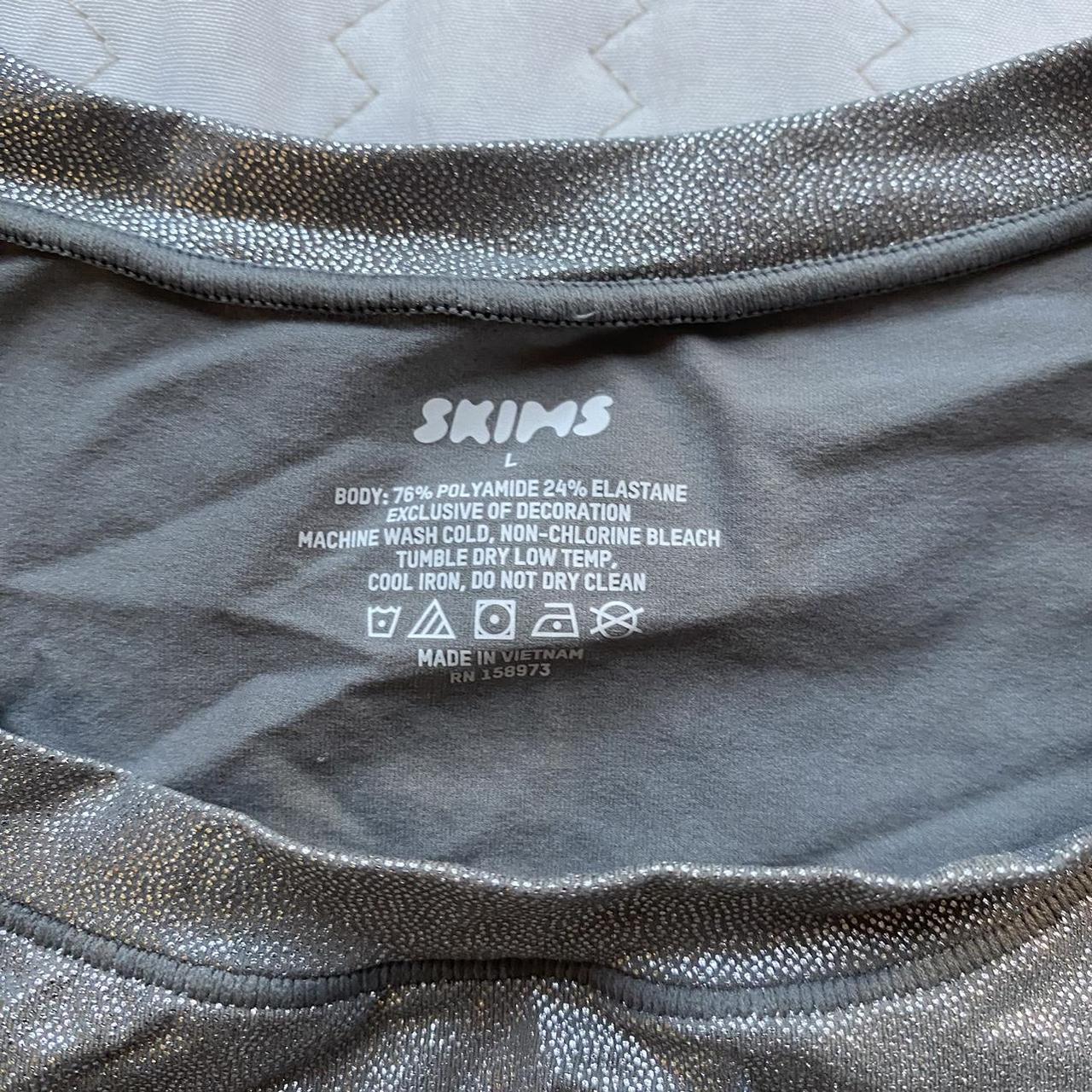 SKIMS Metallic Silver FITS EVERYBODY T-SHIRT 🩶 Size:... - Depop