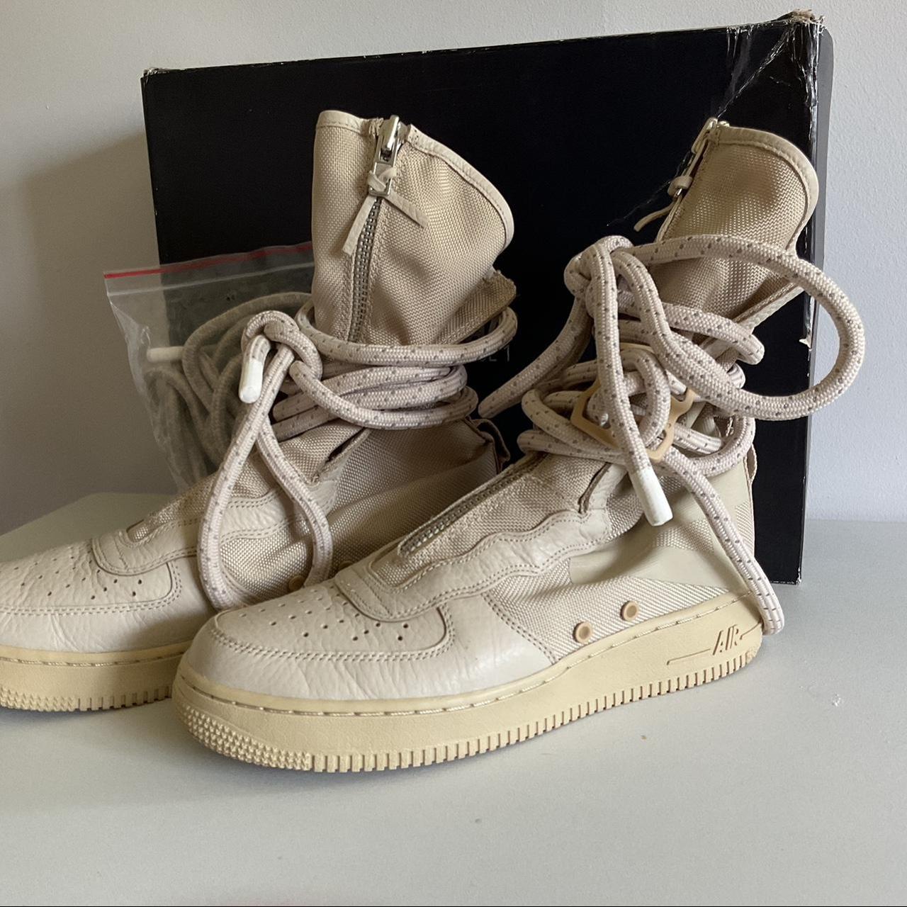Nike Men's Cream Trainers | Depop