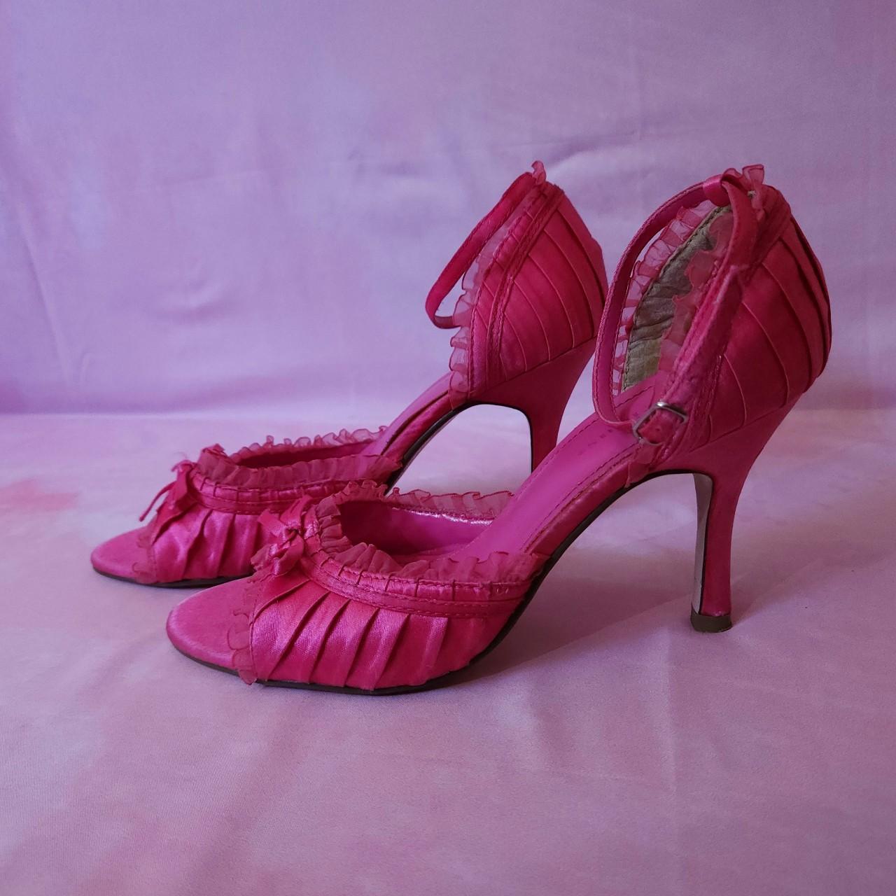 Women's Pink Courts | Depop