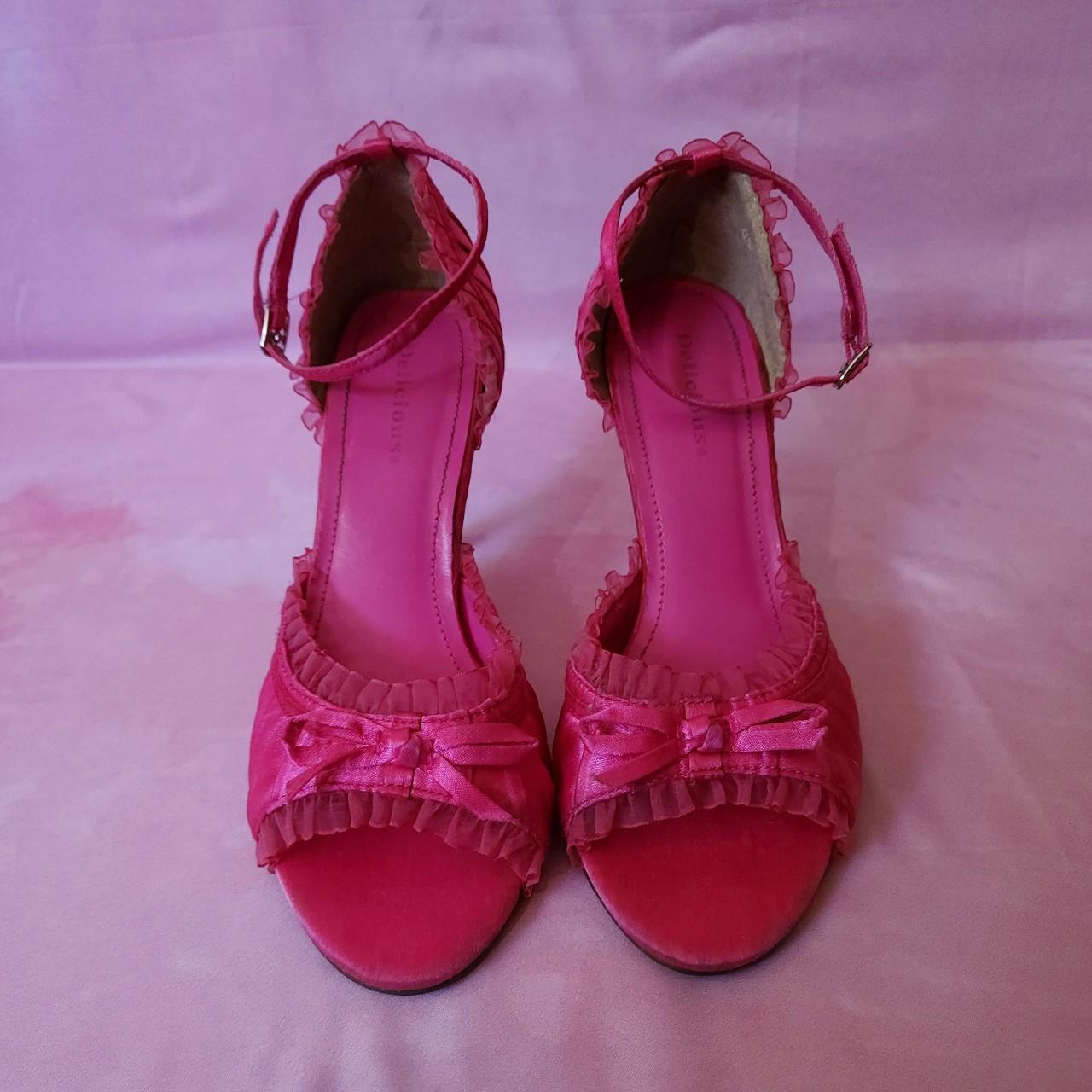 Women's Pink Courts | Depop