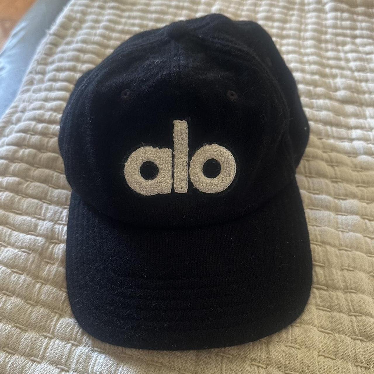 Alo off duty hat only worn twice , keep Your head... - Depop